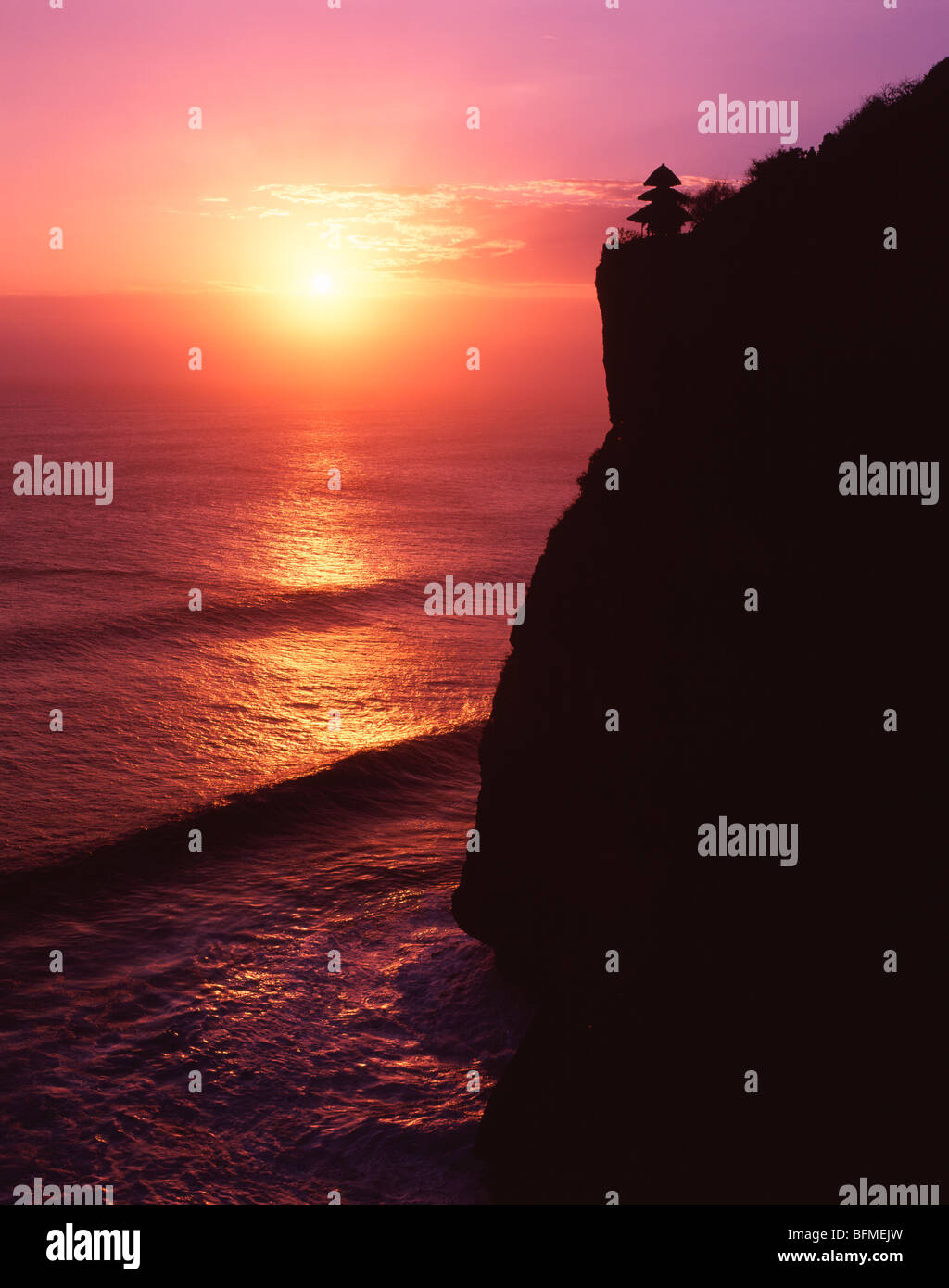 Bali sunset uluwatu temple hi-res stock photography and images - Alamy