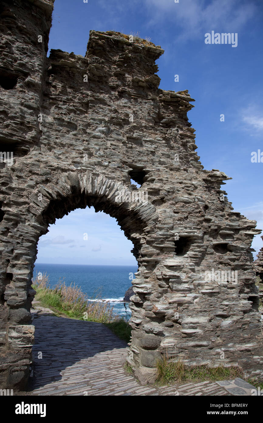 Ruin arch stone hi-res stock photography and images - Alamy