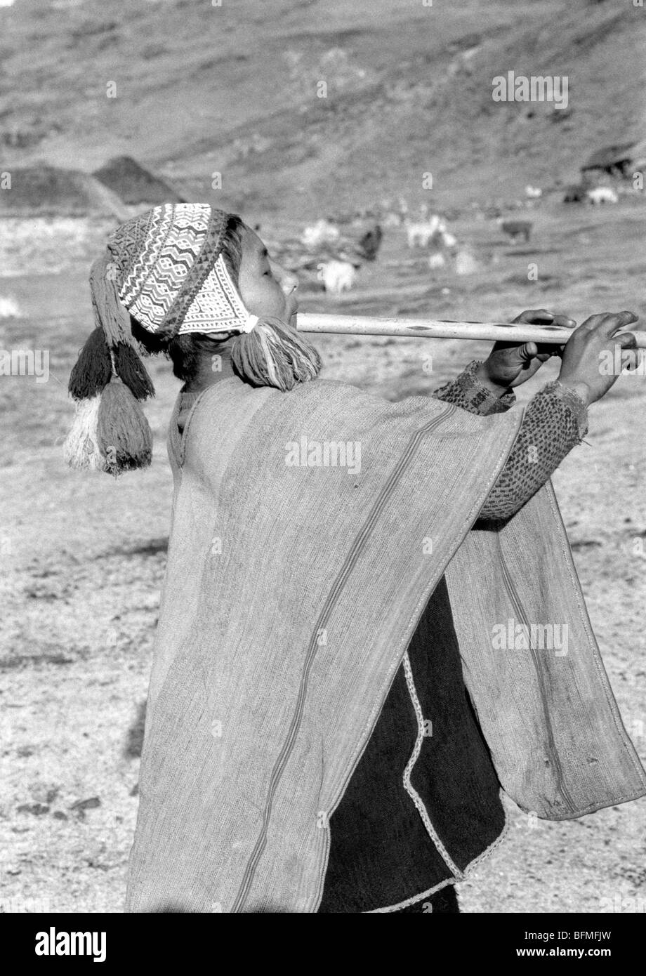 Native american flute player hi-res stock photography and images - Alamy