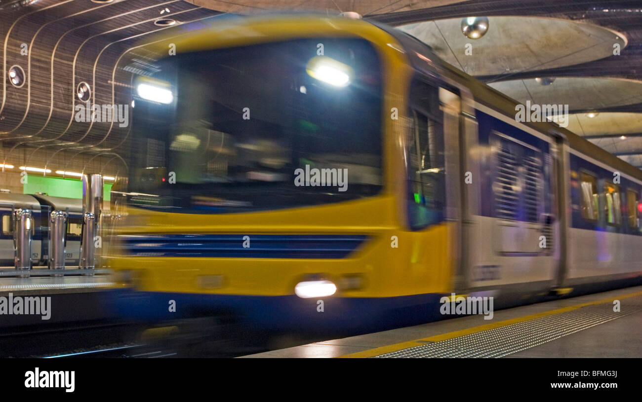 A SD class (Scenic Driving) 5762 train at Britomart Railway Station ...
