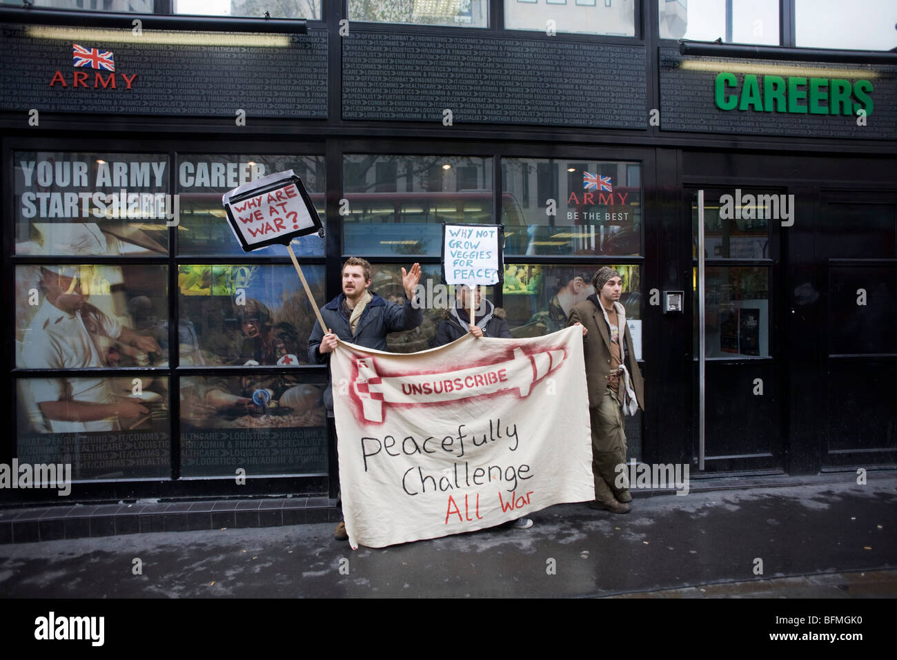 British military careers office hi-res stock photography and images - Alamy