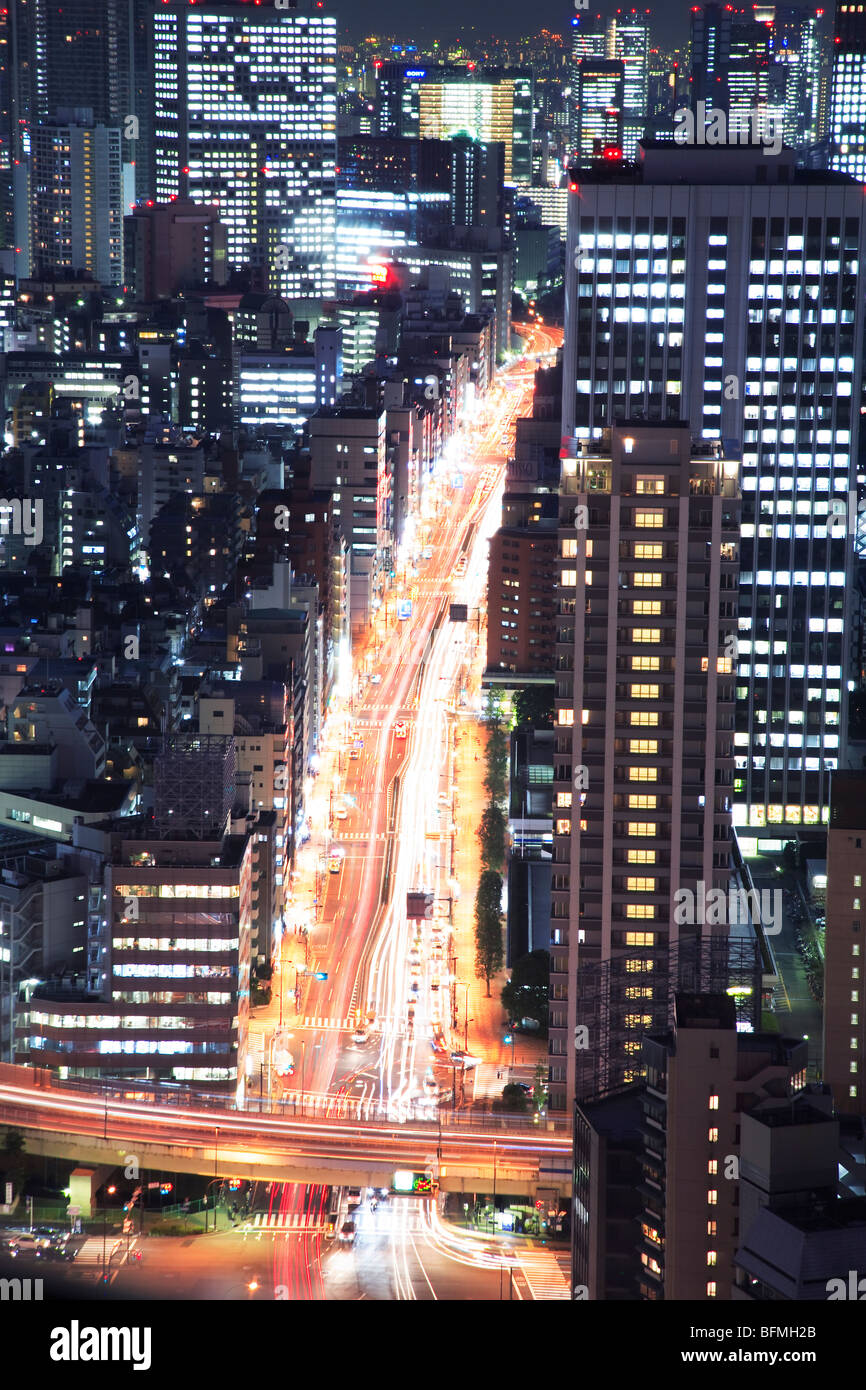 Office buildings and streets in the night, long exposure, Tokyo ...