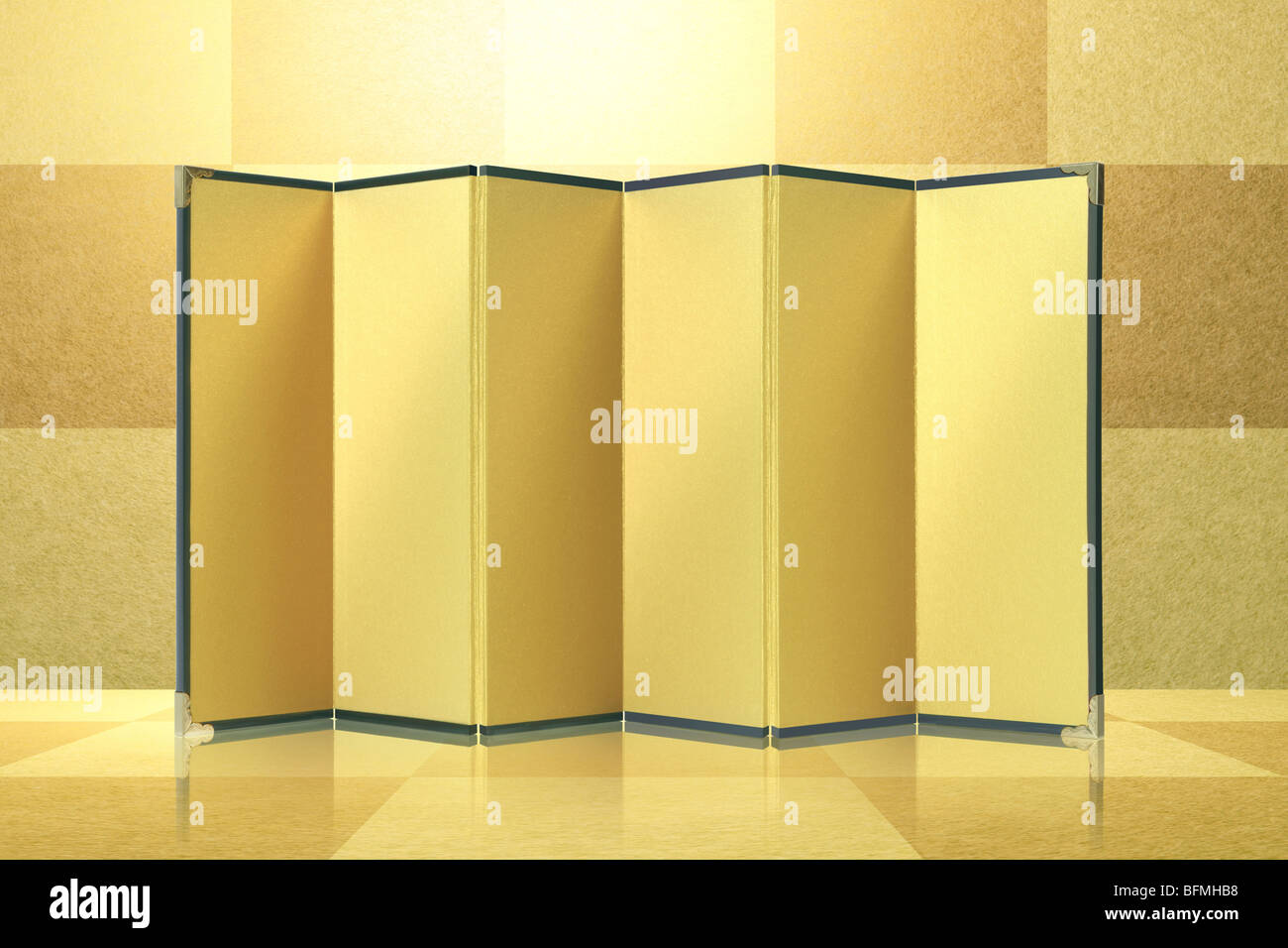 Gold folding screen hi-res stock photography and images - Alamy