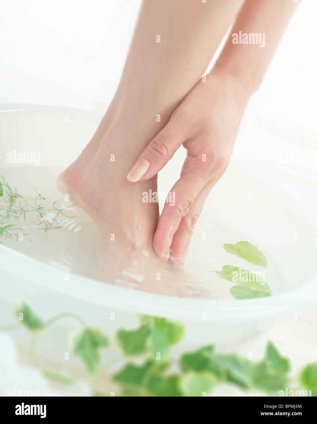 Japanese foot bath hi-res stock photography and images - Alamy