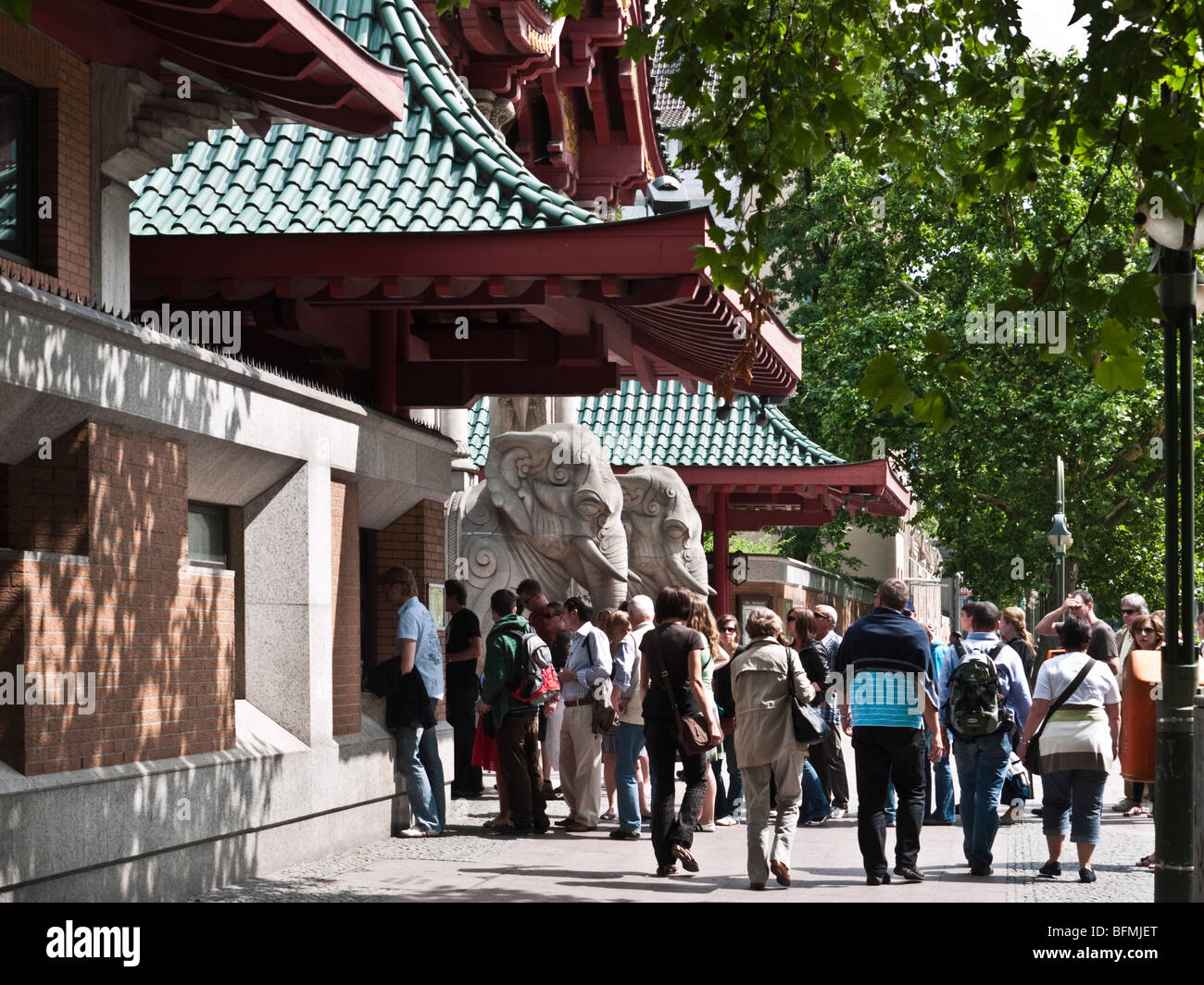Zoo entrance gate hi-res stock photography and images - Alamy