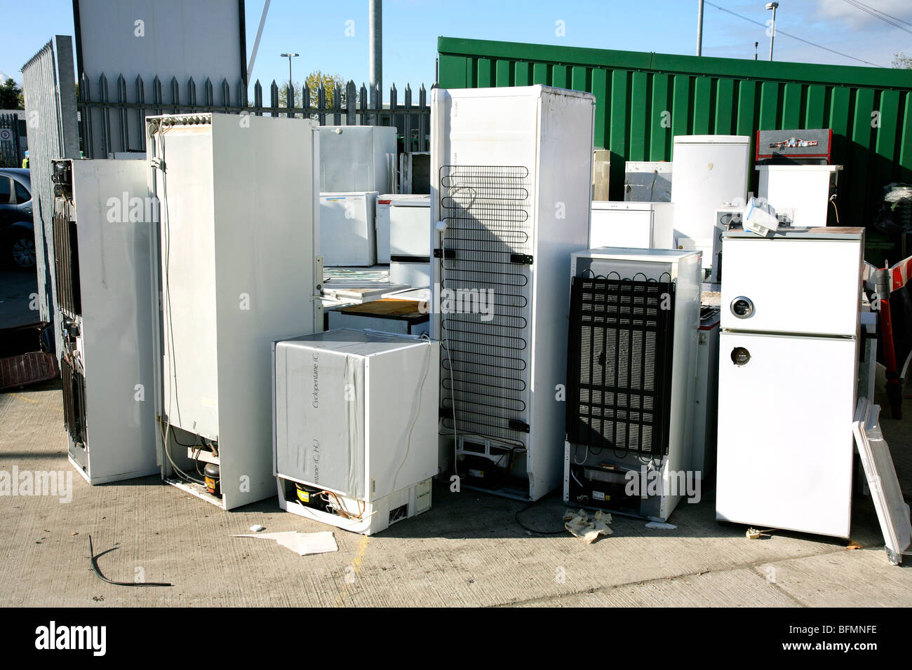 Dumped refrigerator hi-res stock photography and images - Alamy