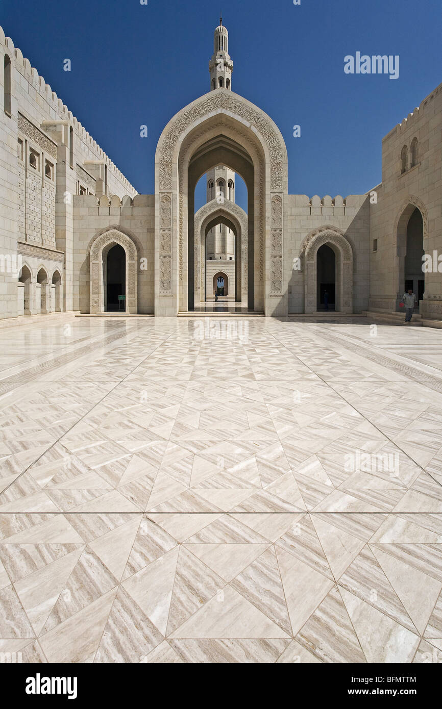 Courtyard leading hi-res stock photography and images - Alamy