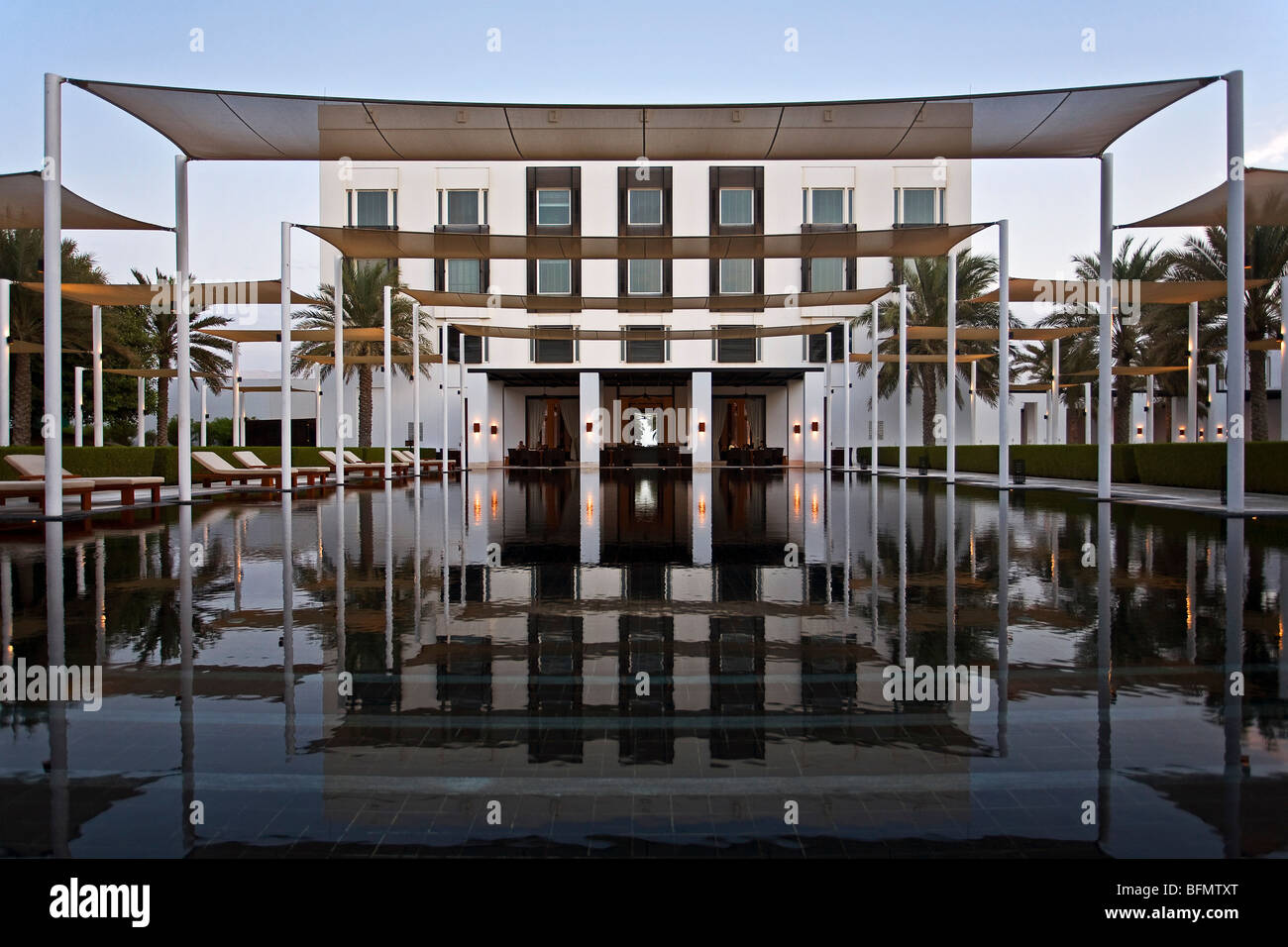 Swiming pool bar hi-res stock photography and images - Alamy