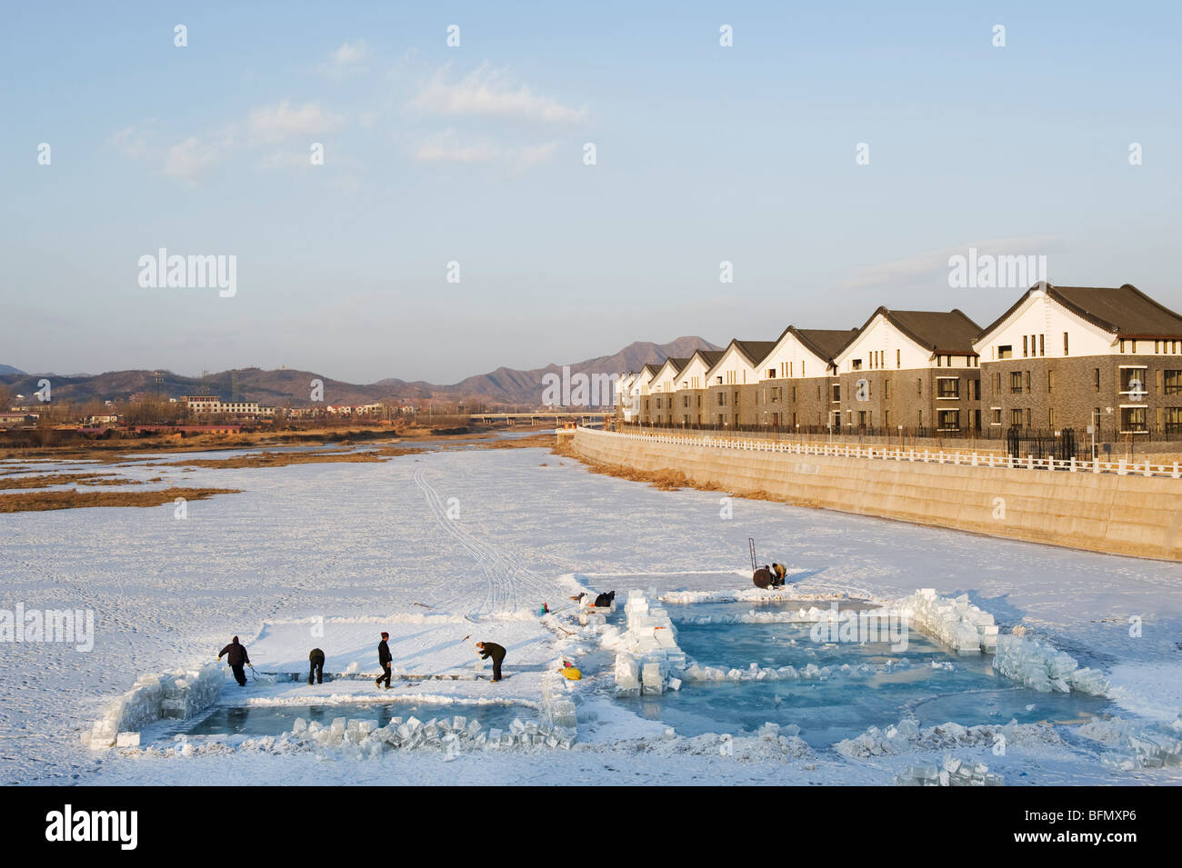 River blocks hi-res stock photography and images - Alamy