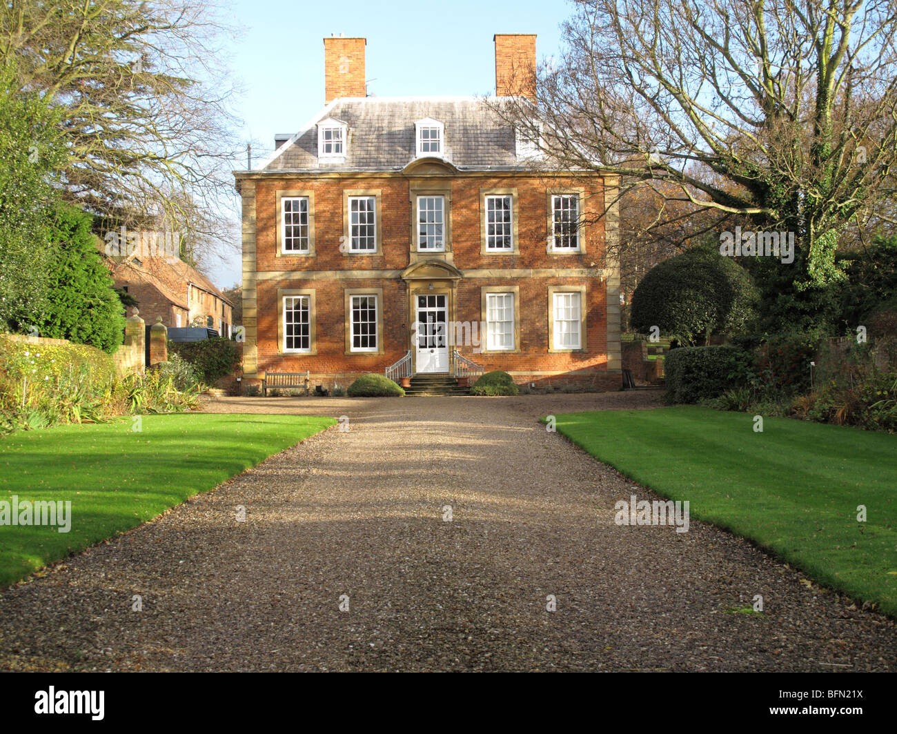 A large mansion hi-res stock photography and images - Alamy
