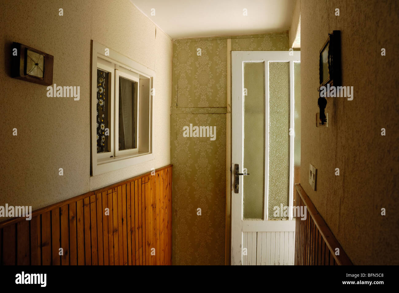 Old wallpapers hi-res stock photography and images - Alamy