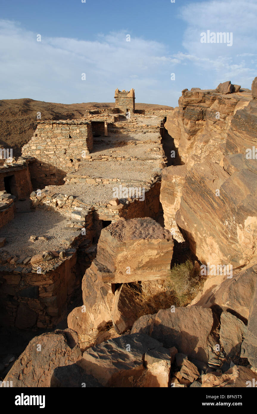 Castle in the miiddle of Sahara Desert Stock Photo - Alamy