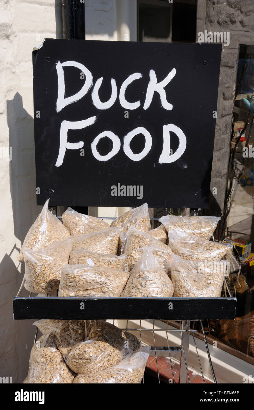 Duck feeding sign hi-res stock photography and images - Alamy