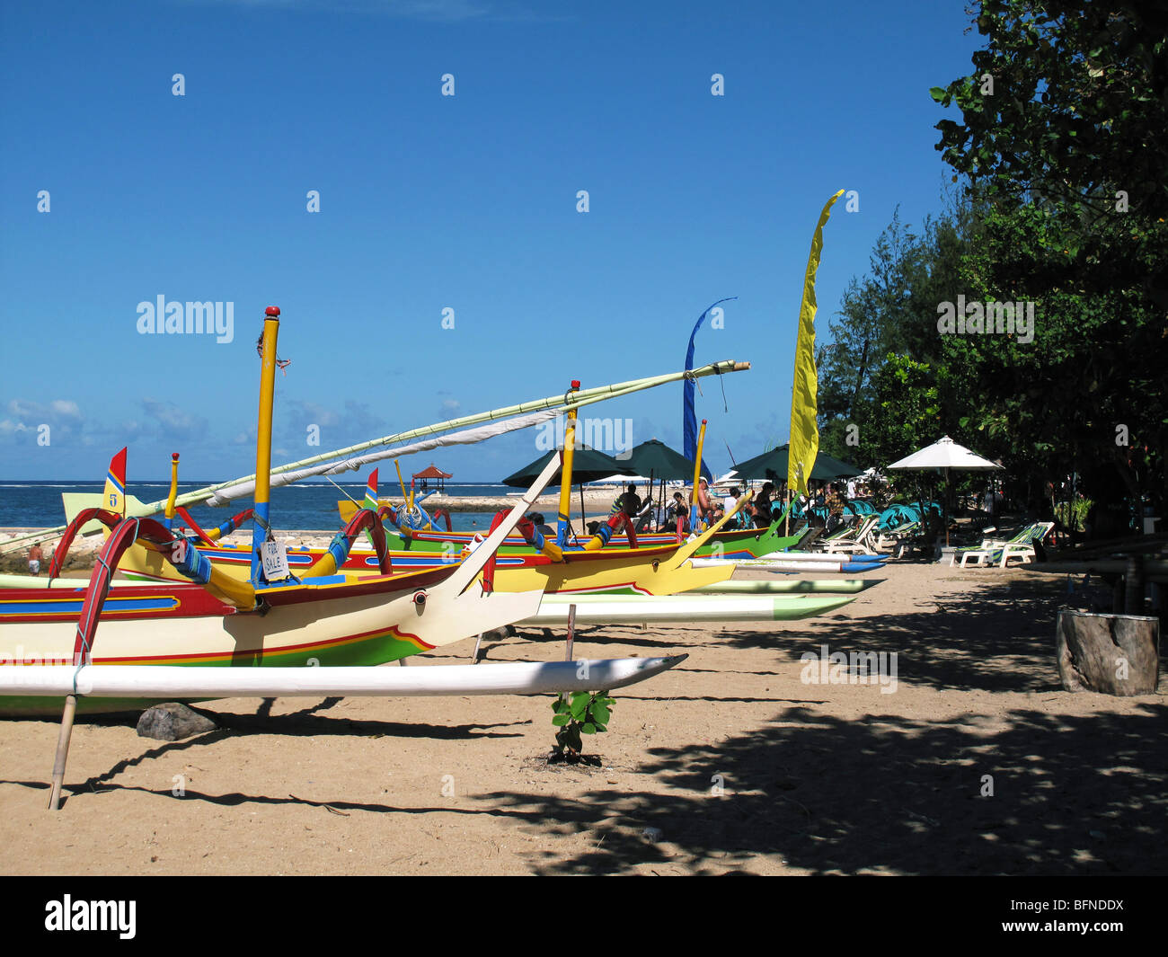 Traditional boat Prahu, fishing boats on the Sanur beach, Bali ...