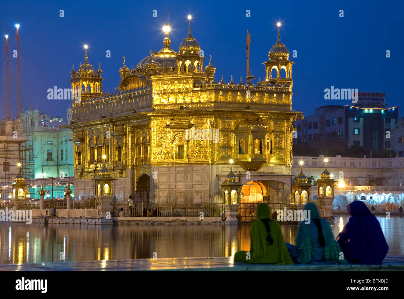 Indian woman sitting golden temple hi-res stock photography and images ...