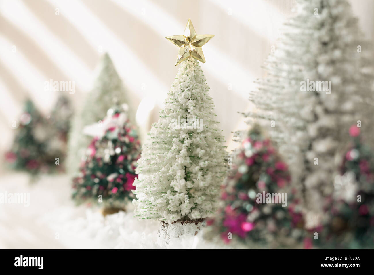 Ornaments mantle hi-res stock photography and images - Alamy