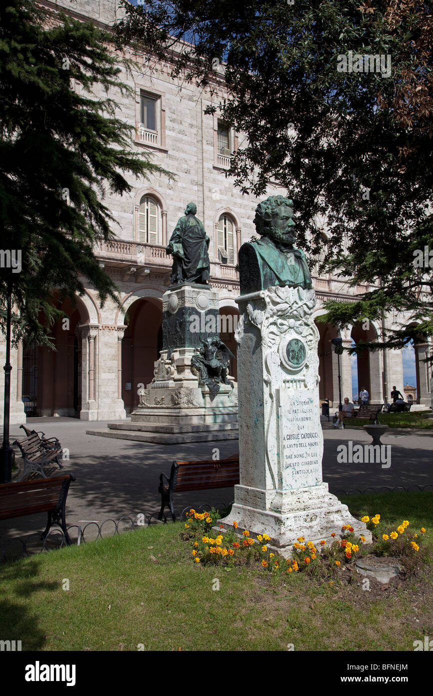 Vannucci and Carducci in the Giardini Carducci at Perugia Stock Photo ...