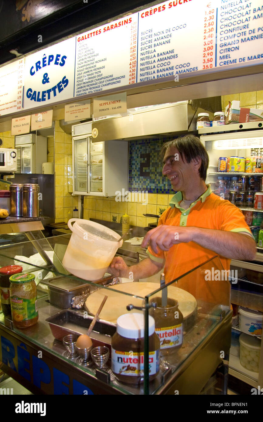 Paris street food crepe hi-res stock photography and images - Alamy