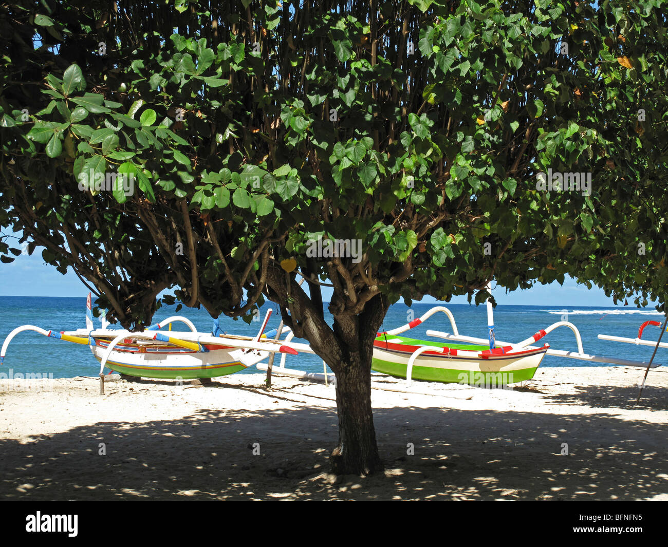 Traditional boat Prahu, fishing boats on the Sanur beach, Bali ...