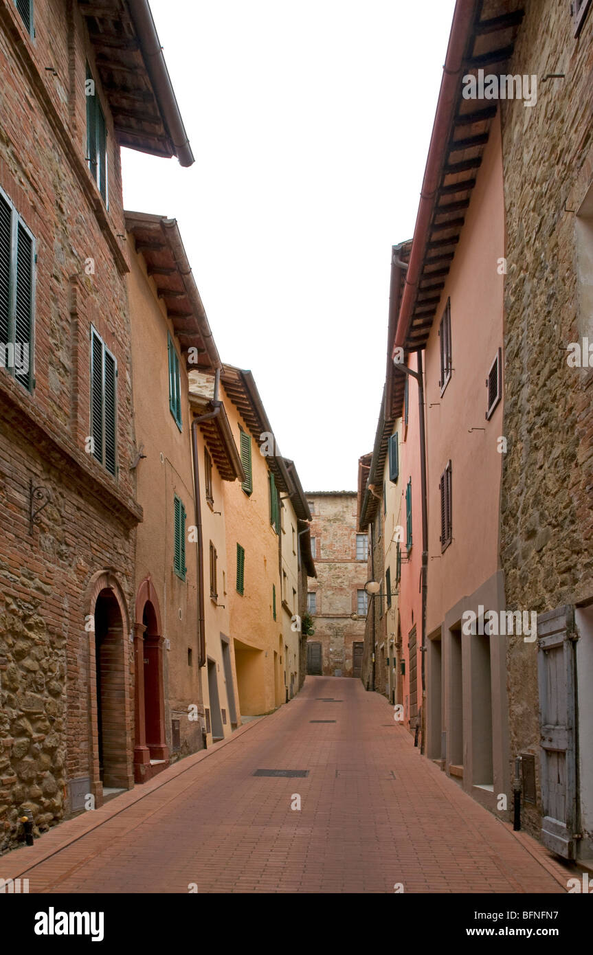 attractive street scene, Paciano, Umbria Stock Photo - Alamy
