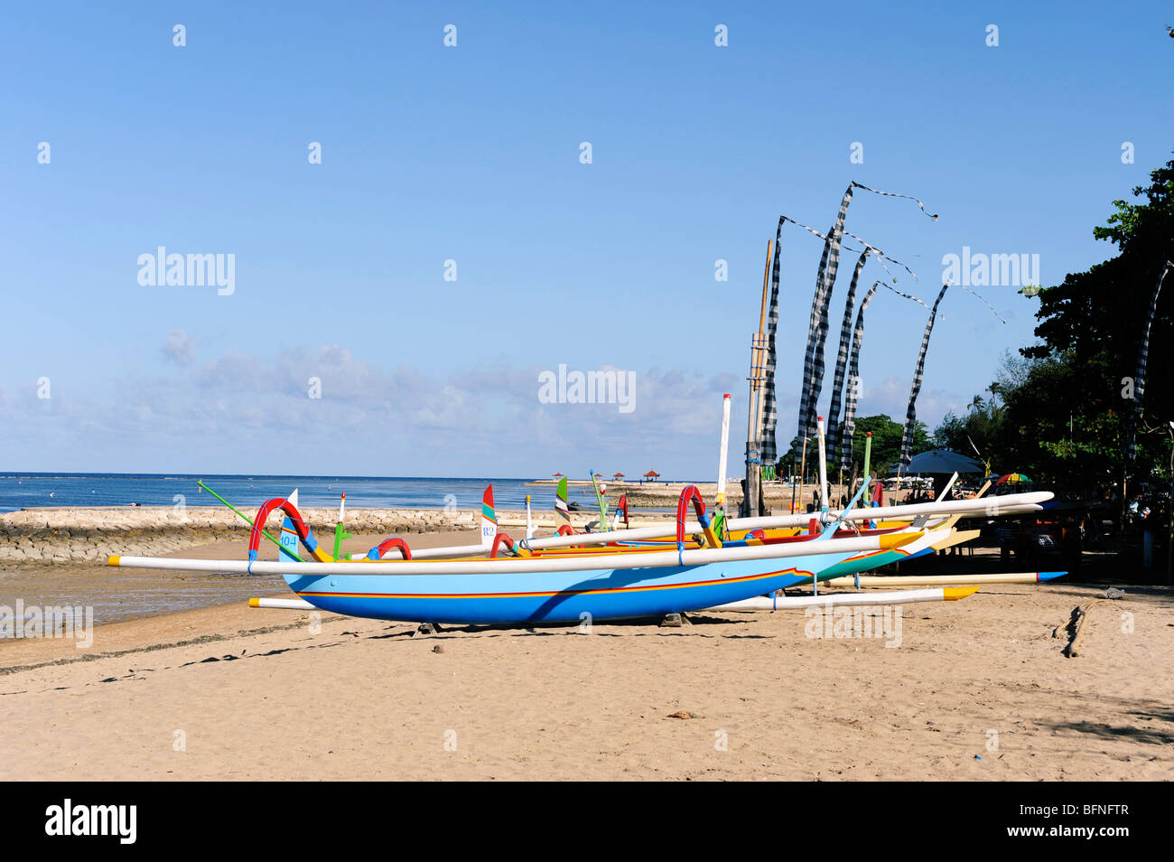 Traditional boat Prahu, fishing boats on the Sanur beach, Bali ...