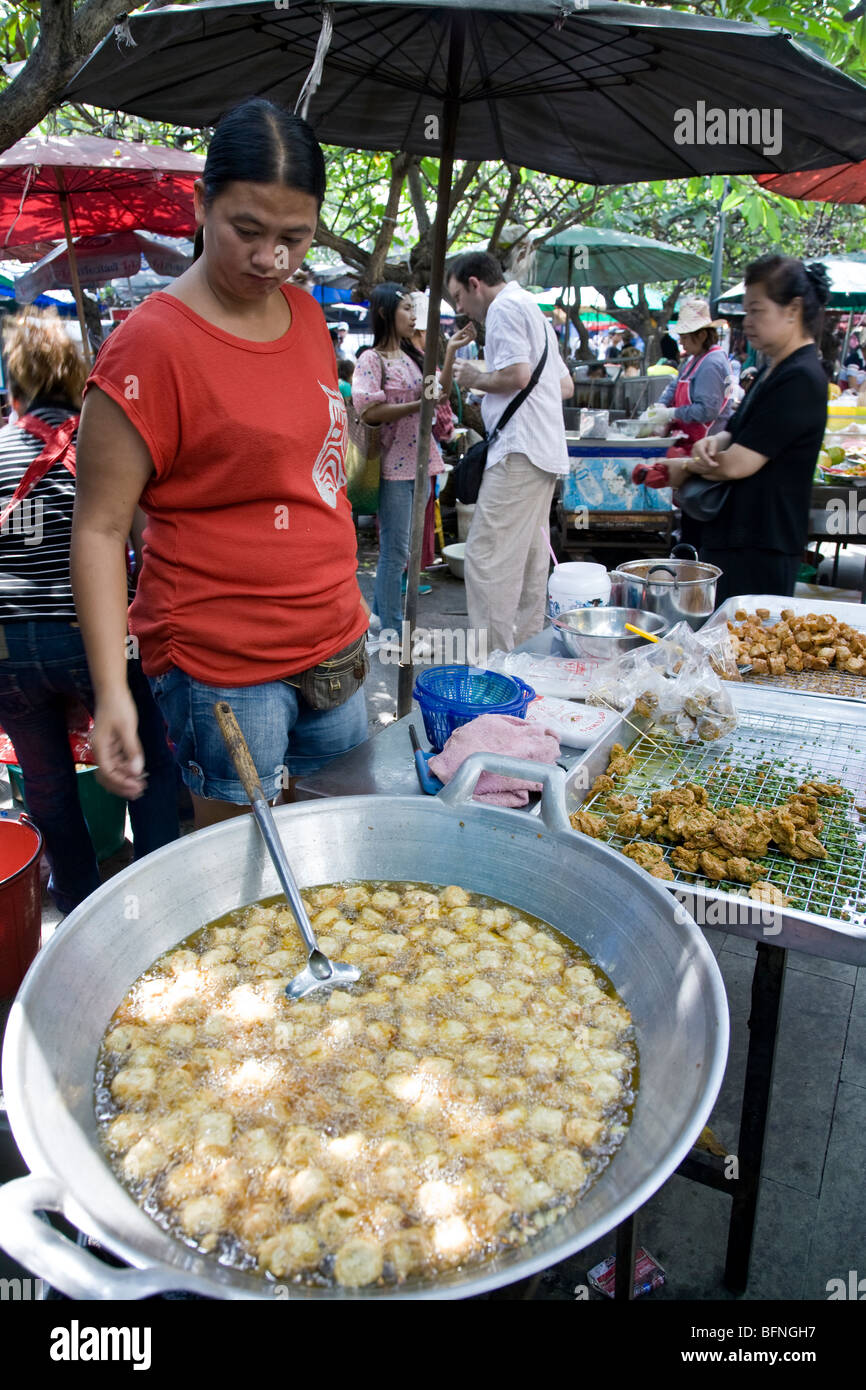 Thai woman frying meat. Bangkok. Thailand Stock Photo - Alamy