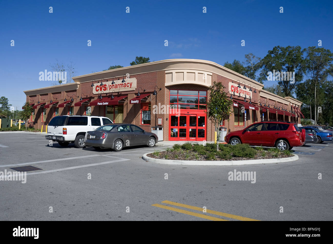 Modern pharmacy building hi-res stock photography and images - Alamy