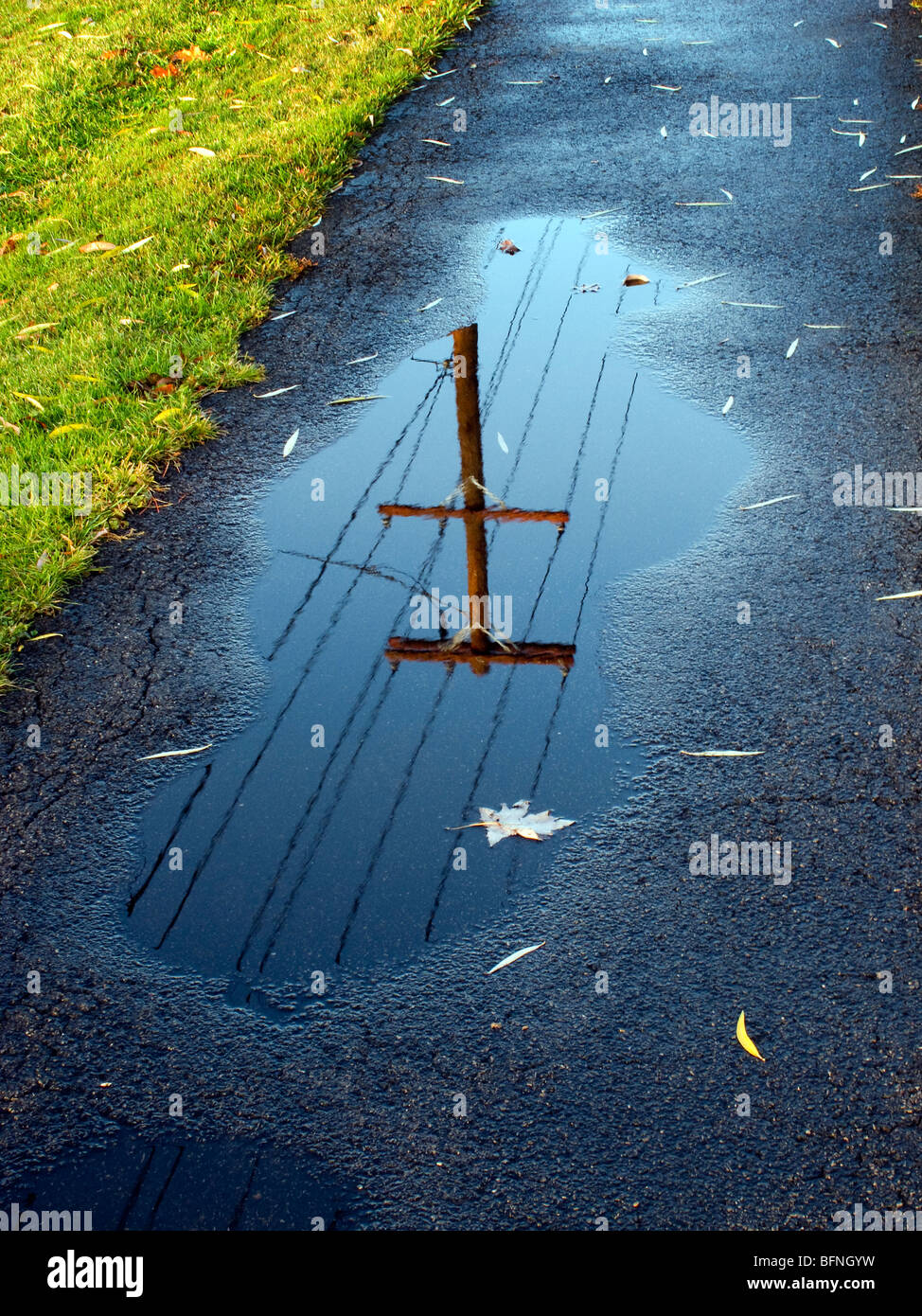 Pole reflection puddle hi-res stock photography and images - Alamy