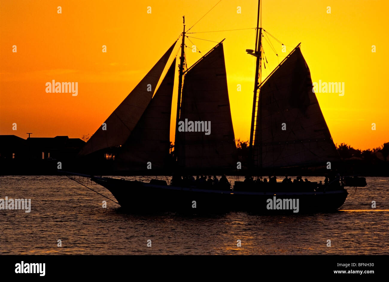 Sailboat outline hi-res stock photography and images - Alamy