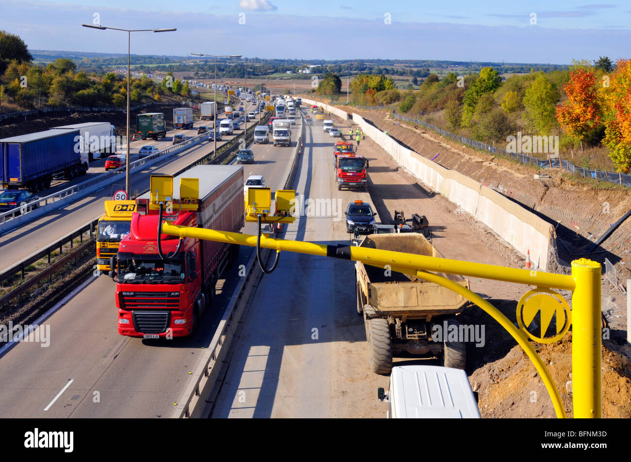 M25 motorway road widening construction hi-res stock photography and ...