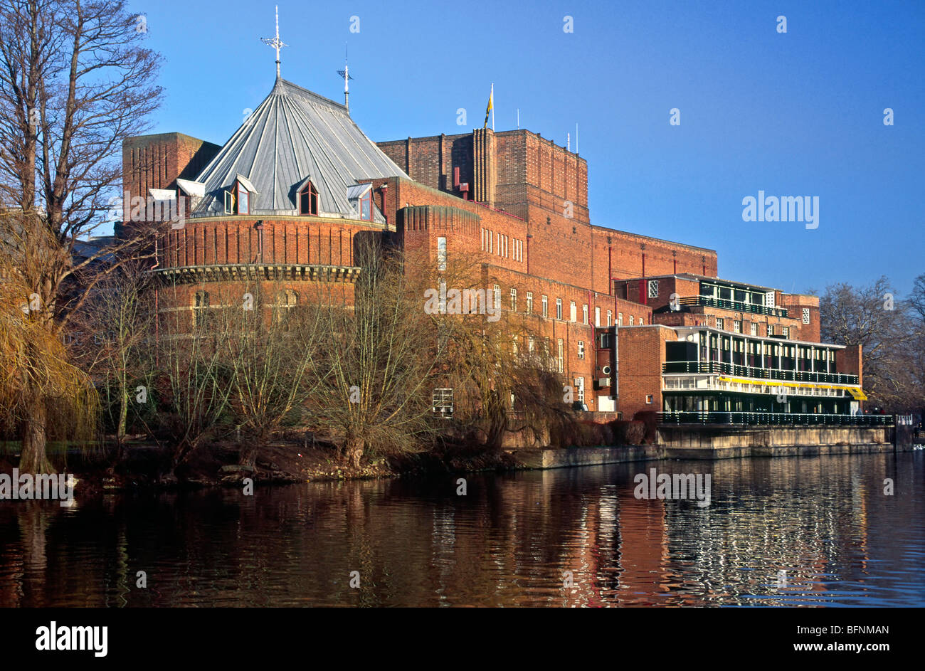 RSC theater. Original RSC theatre and river Avon at Stratford upon Avon ...