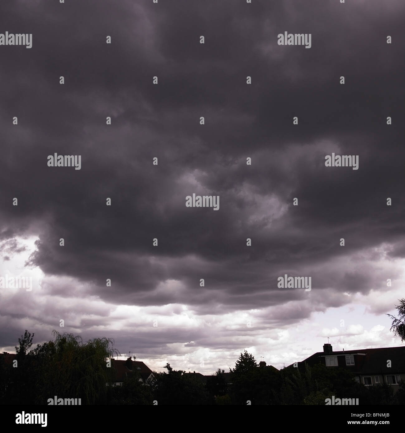 Grey storm clouds hi-res stock photography and images - Alamy