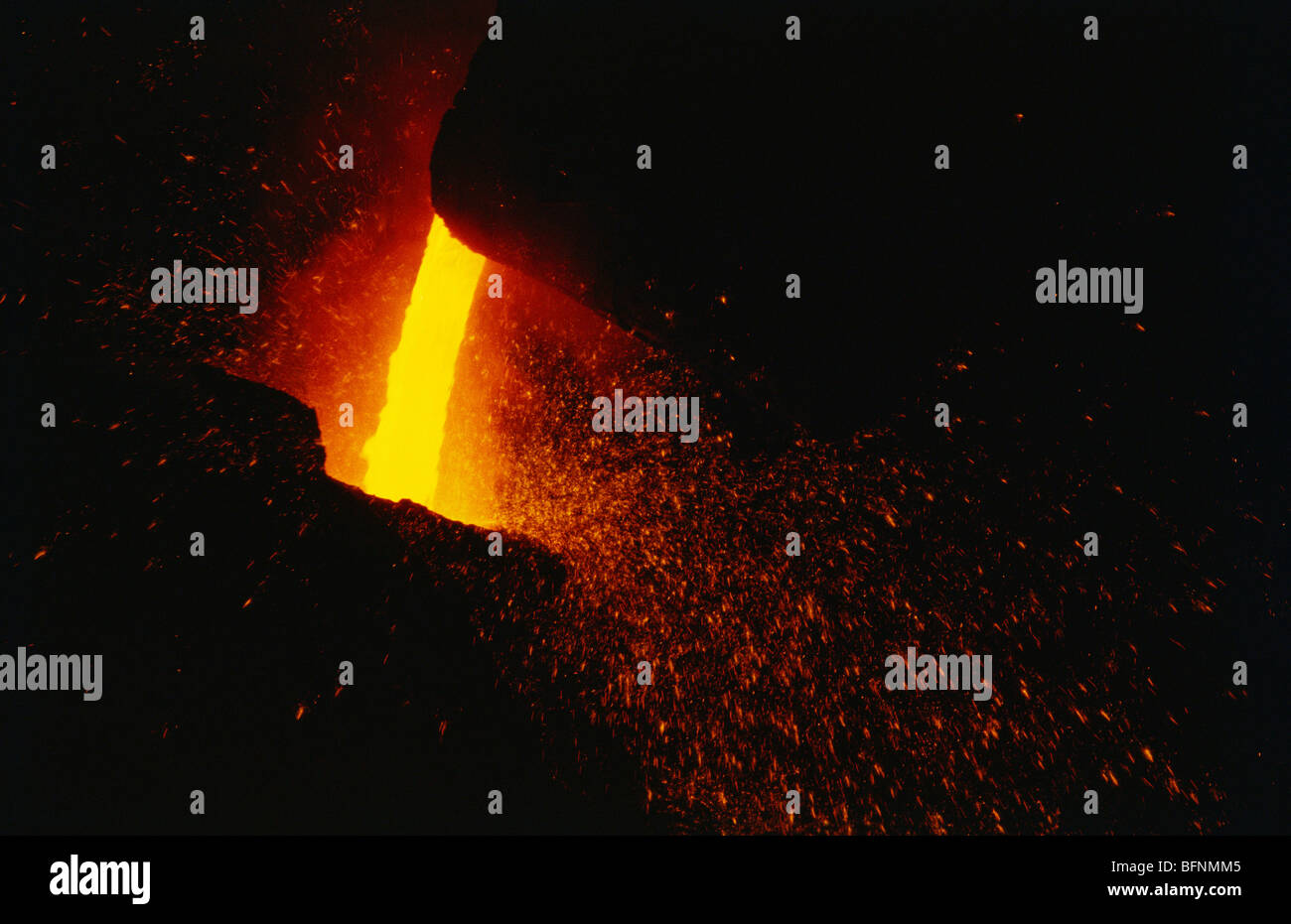 Molten metal sparks hi-res stock photography and images - Alamy