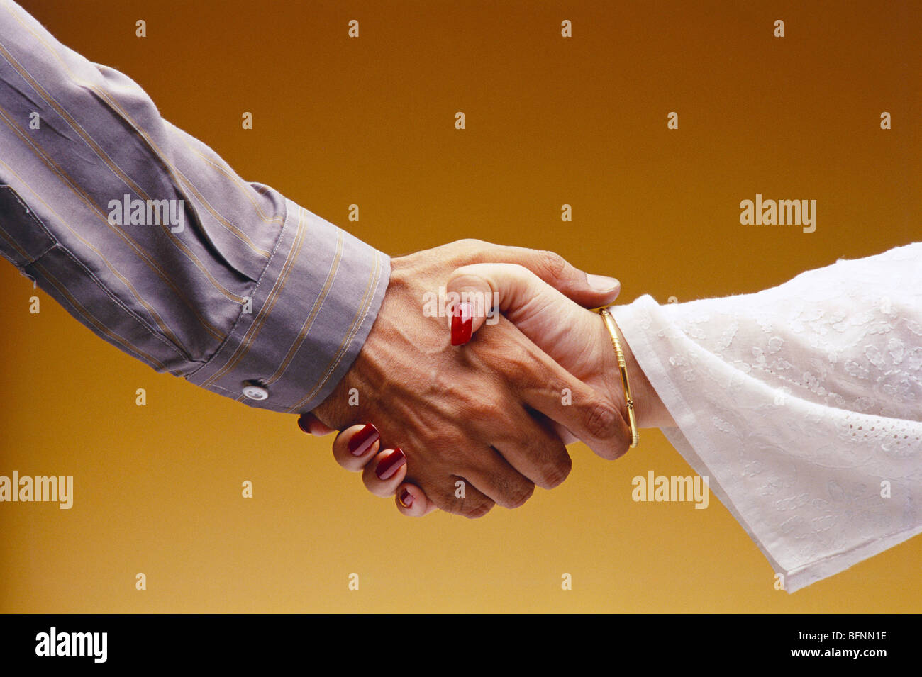 Asian couple shaking hands hi-res stock photography and images - Alamy