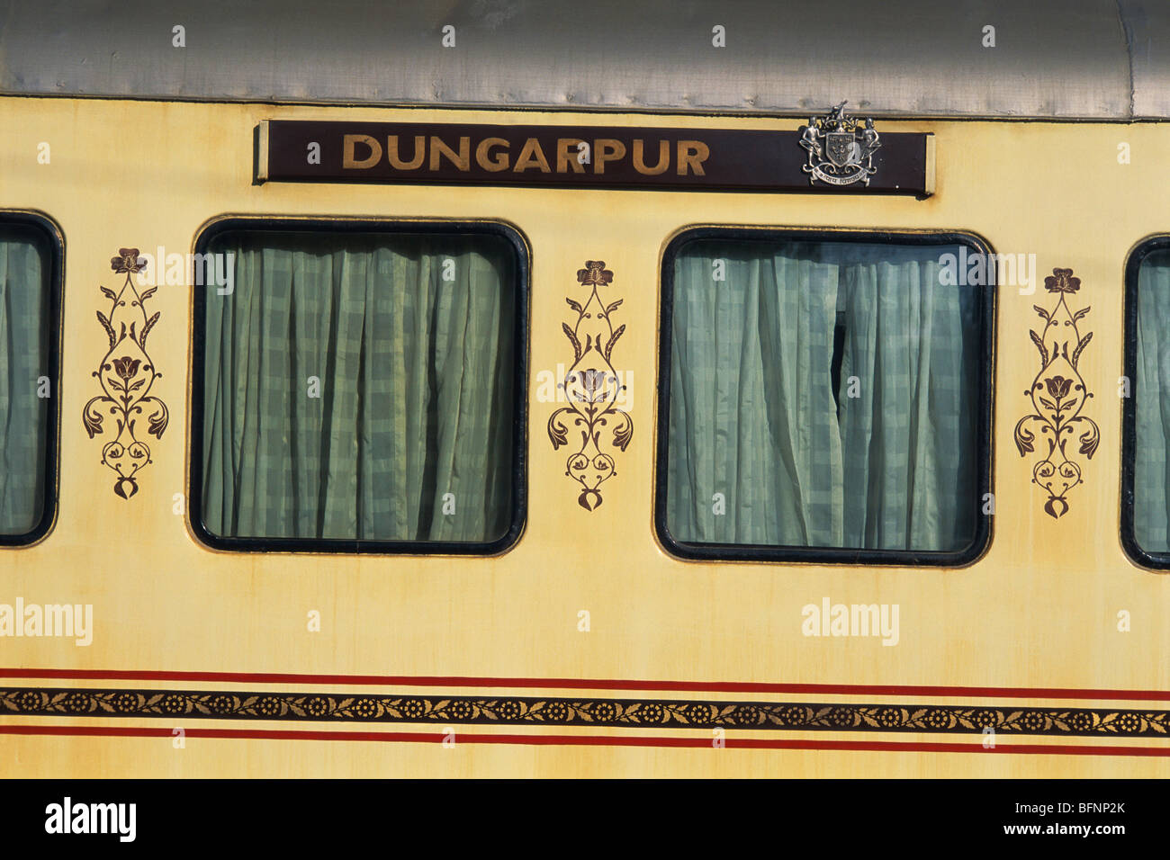 MMN 62653 : Closeup of emblem of Dungarpur ; compartment of palace on ...