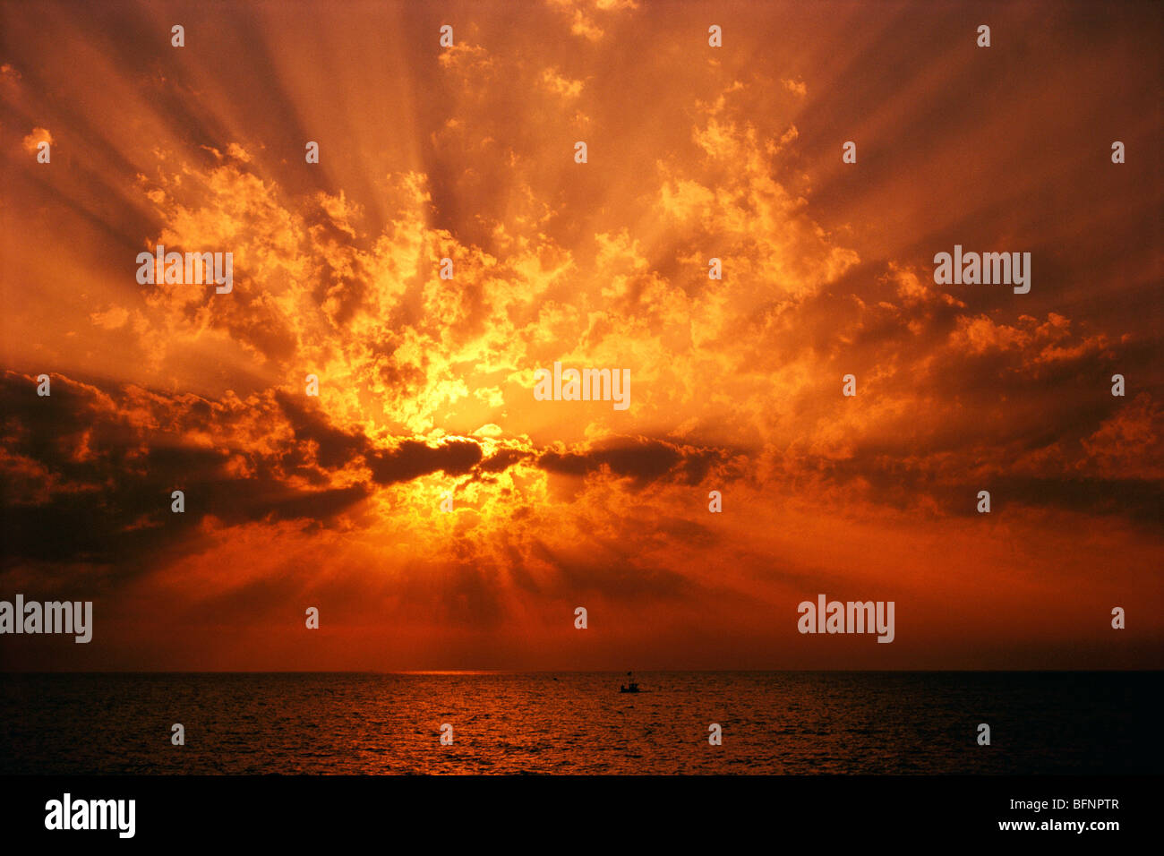 Sunset nariman point mumbai hi-res stock photography and images - Alamy