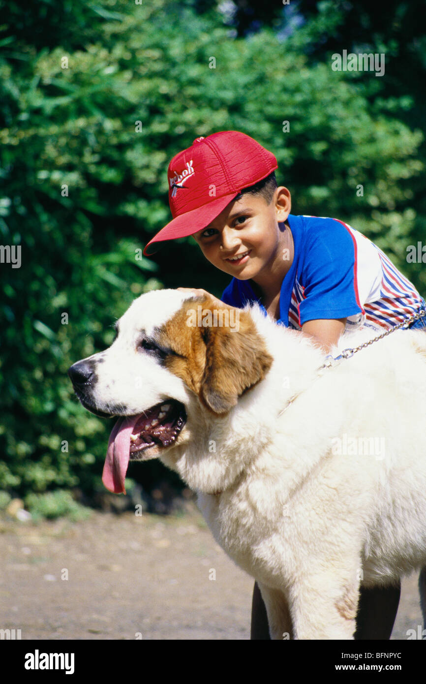 Indian boy and dog hi-res stock photography and images - Alamy