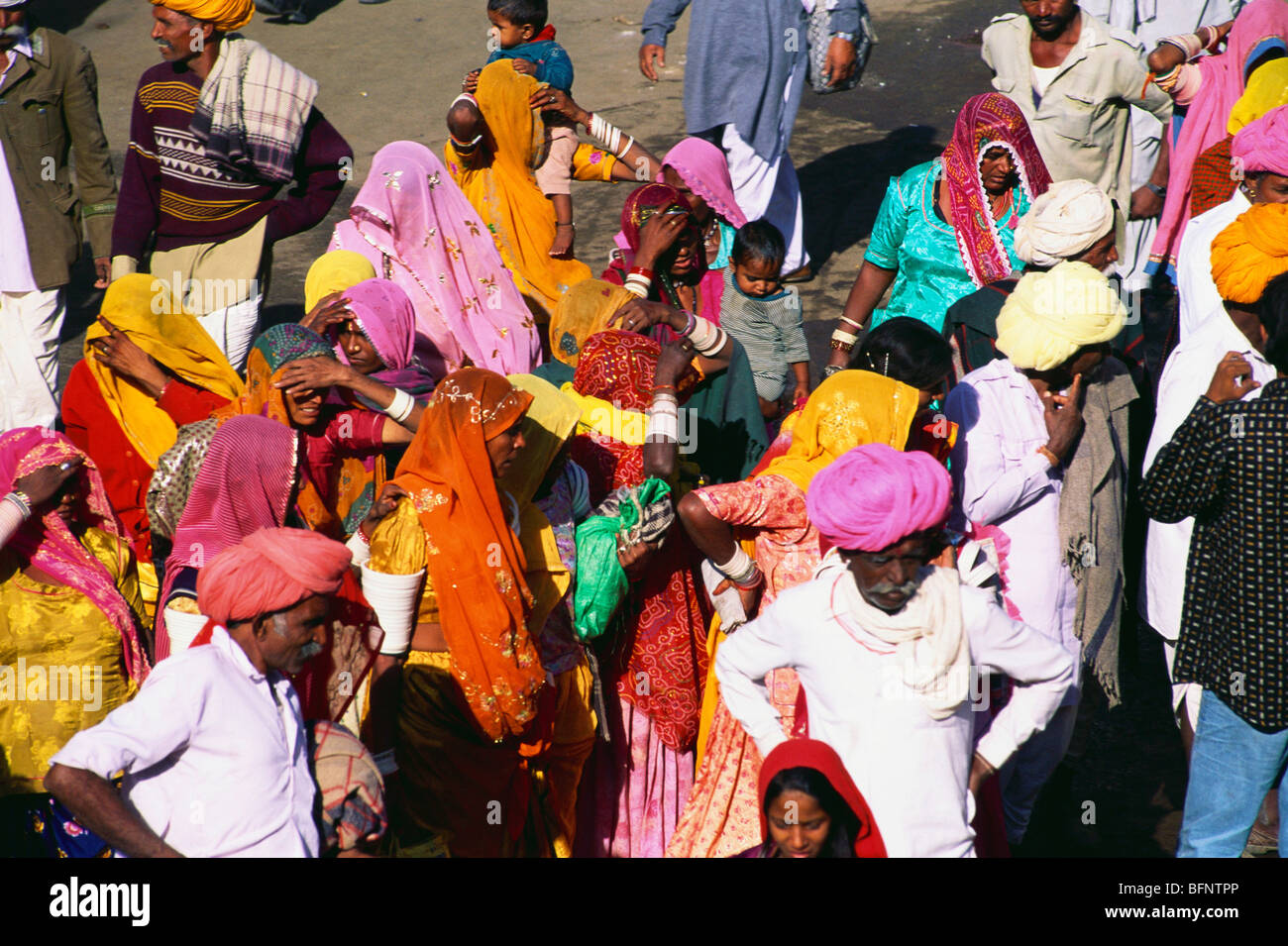 MMN 60792 : Colourful people at Pushkar Fair ; Ajmer ; Rajasthan ...
