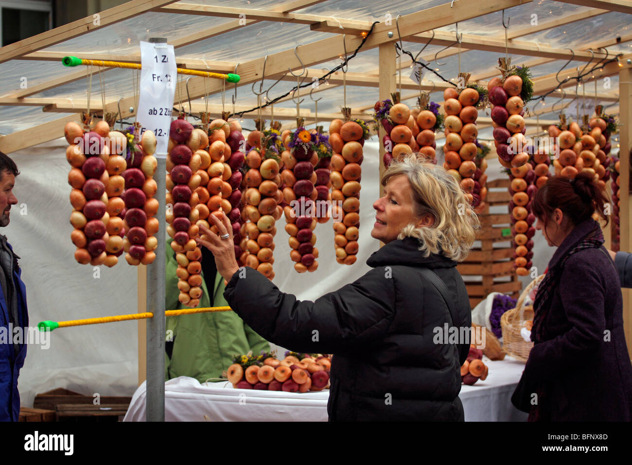 Onion market in bern hi-res stock photography and images - Alamy