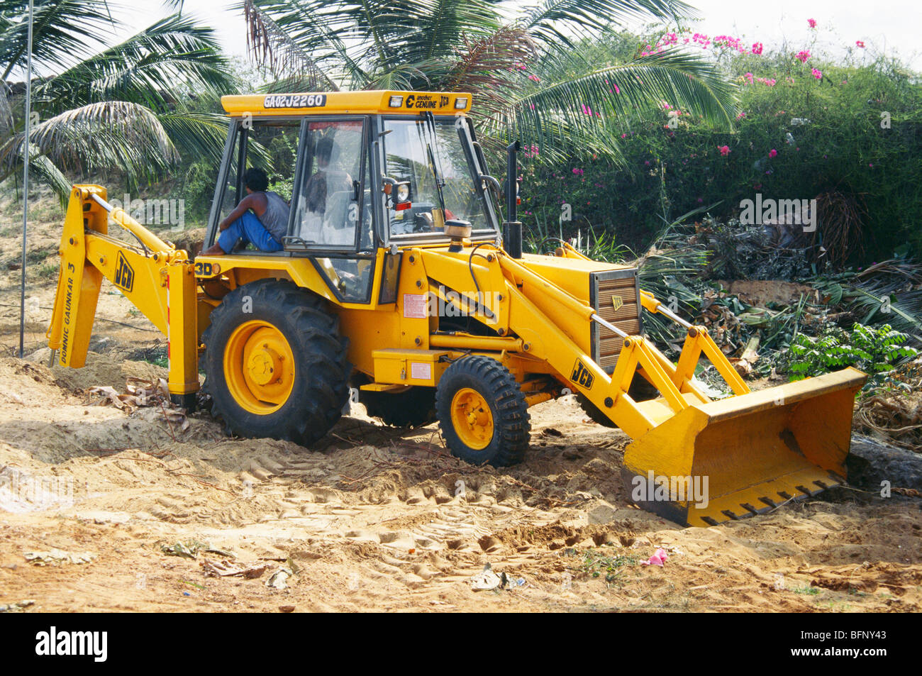 Excavator ; heavy construction equipment ; boom ; dipper ; bucket ; cab ...