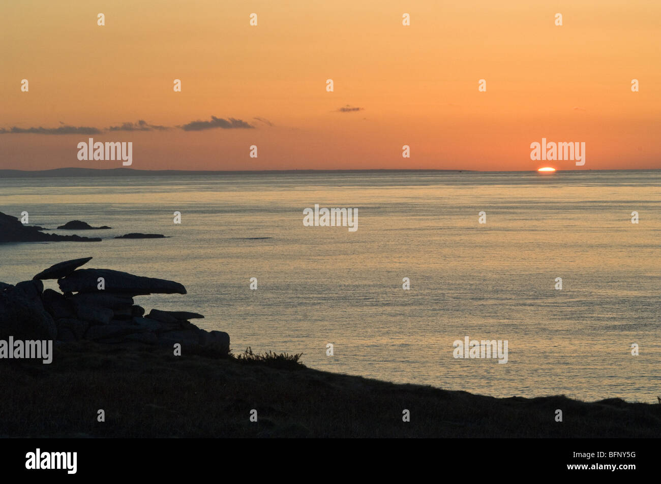 Sunrise on rocks sea hi-res stock photography and images - Alamy