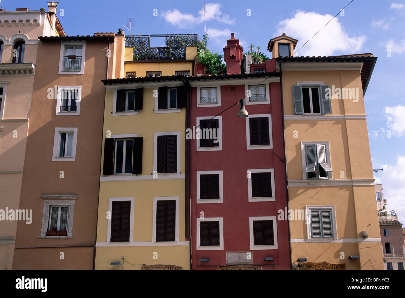Rome houses hi-res stock photography and images - Alamy