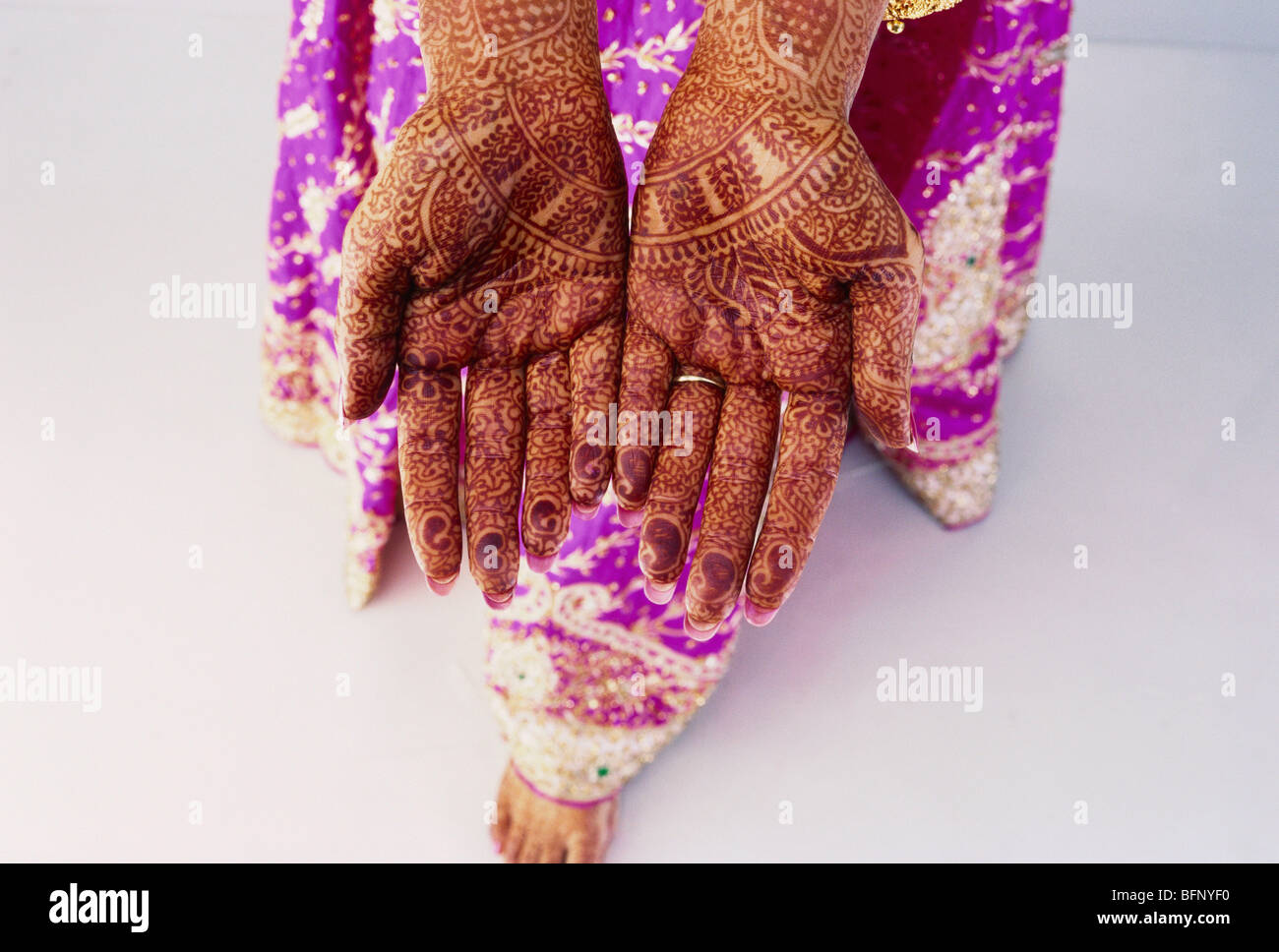 Mehandi for hand hi-res stock photography and images - Alamy