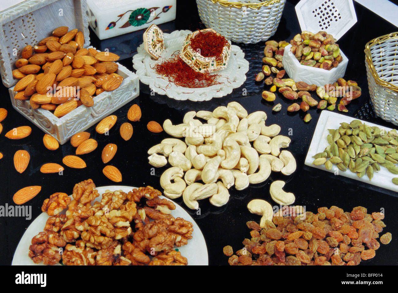 Dried fruits ; almond ; walnut ; saffron ; cashew nut ; raisins ...
