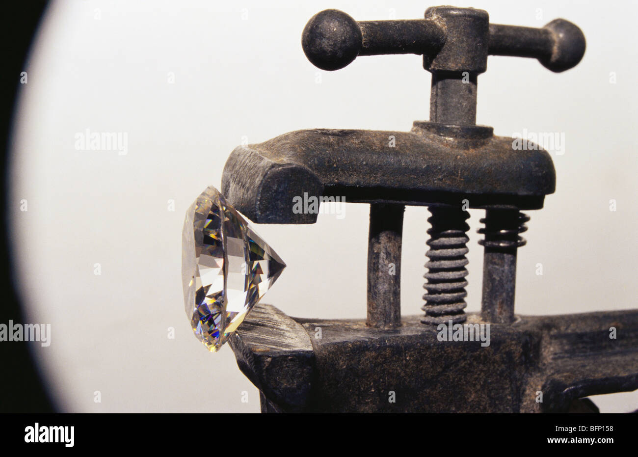 Gem cutting hi-res stock photography and images - Alamy