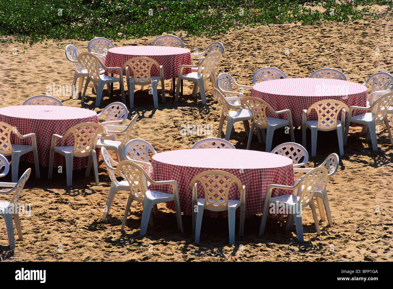 Empty tables indian restaurant hi-res stock photography and images - Alamy