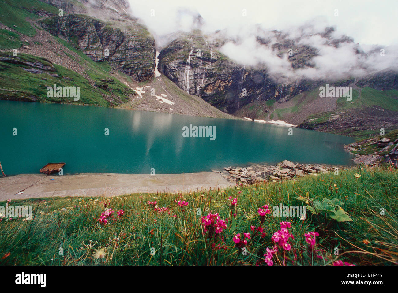 Hemkund lake india hi-res stock photography and images - Alamy