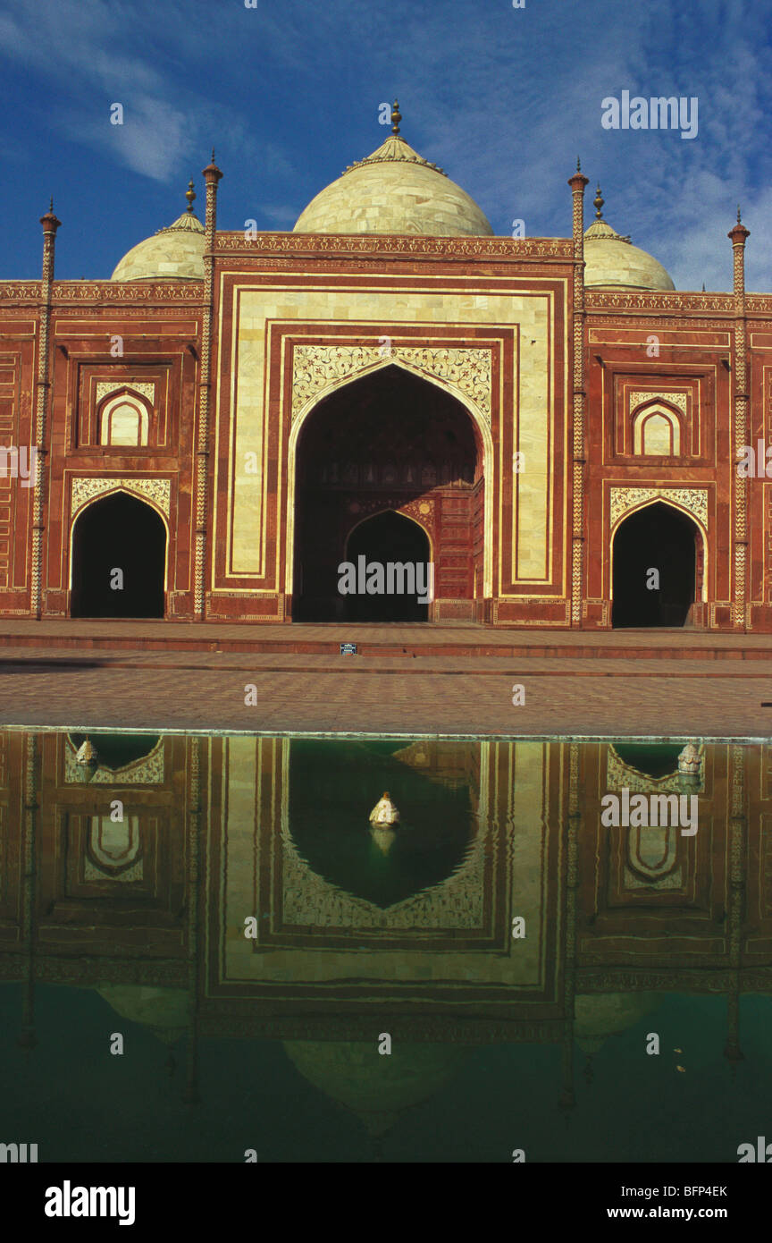 Fatehpuri mosque ; Western gate of Taj Mahal ; Agra ; Uttar Pradesh ...