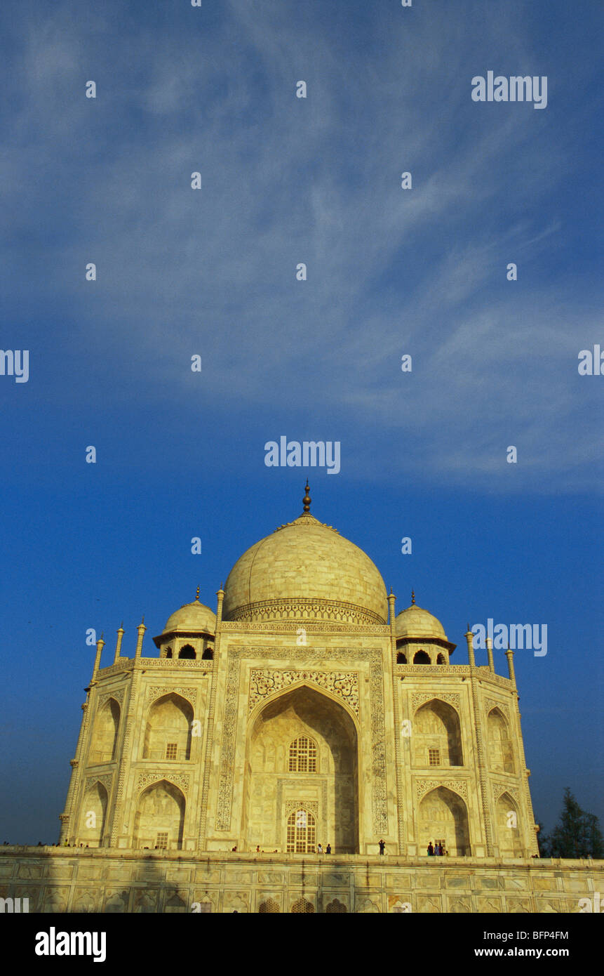 Taj Mahal ; ivory white marble mausoleum ; Agra ; Uttar Pradesh ; India ...