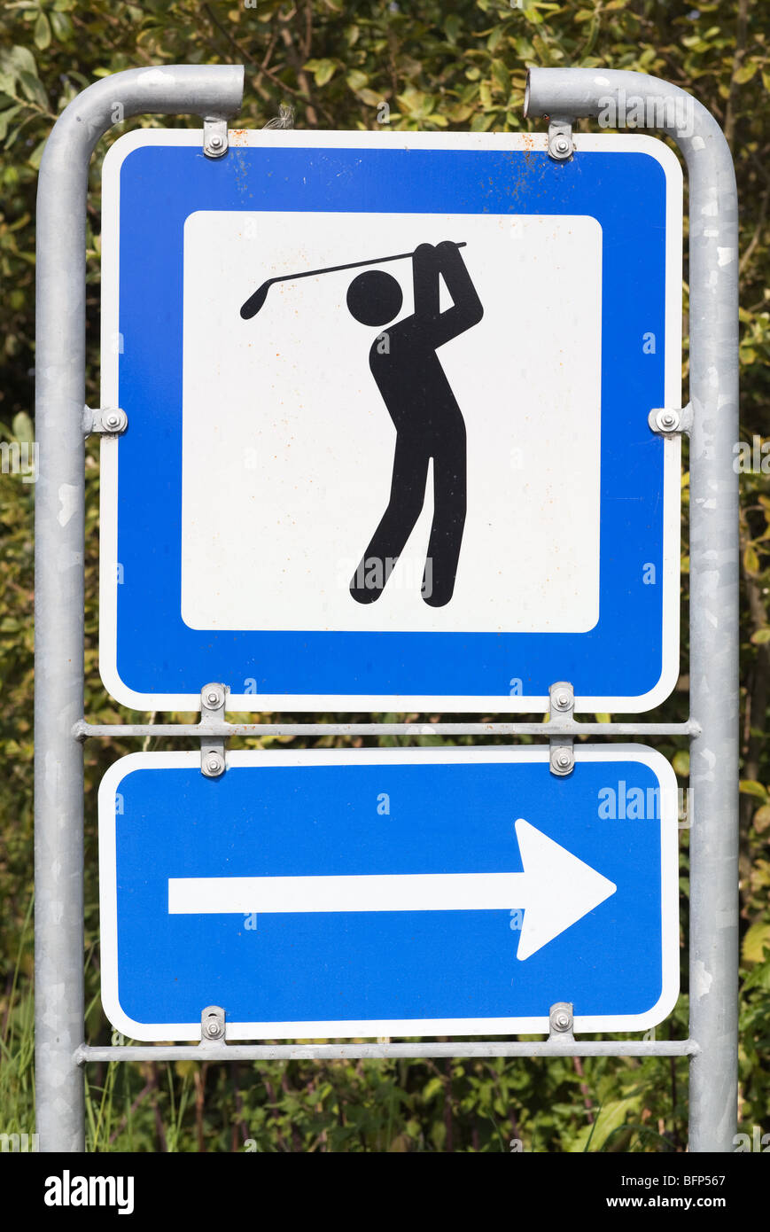 Golf course metal road sign (showing direction Stock Photo - Alamy